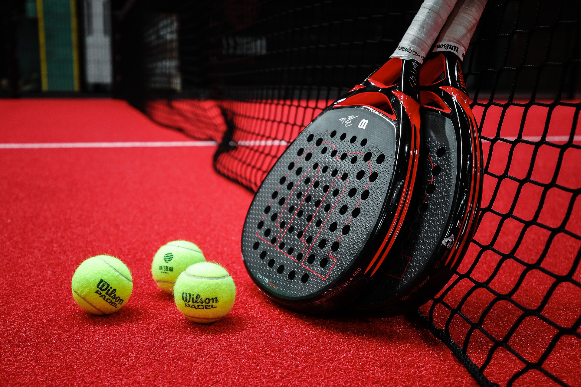 DONNE E SPORT, IL PADEL SI VESTE SEMPRE PIÙ DI ROSA - Bella Magazine